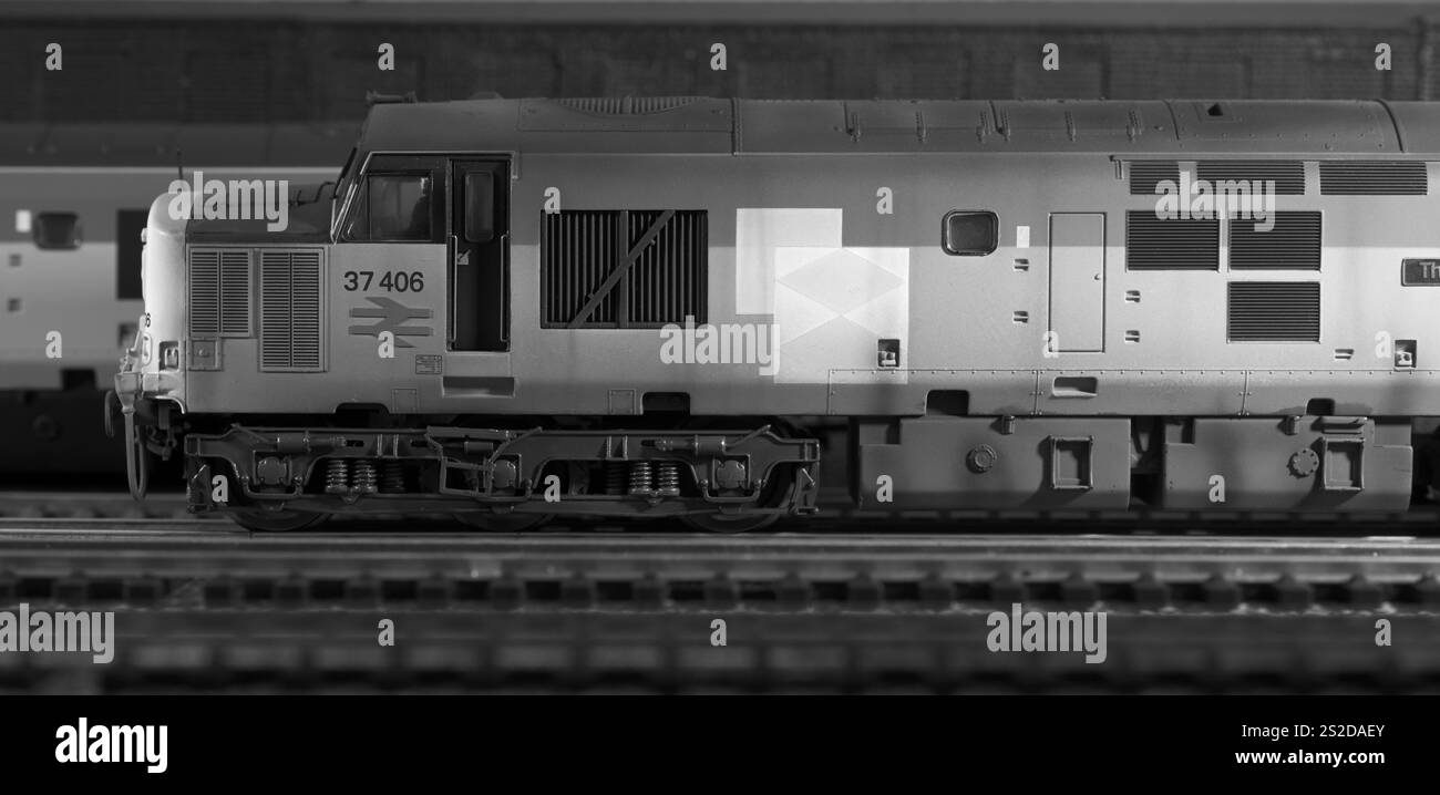 Class 37 diesel locomotive, Distribution Sector livery, 00 gauge scale ...