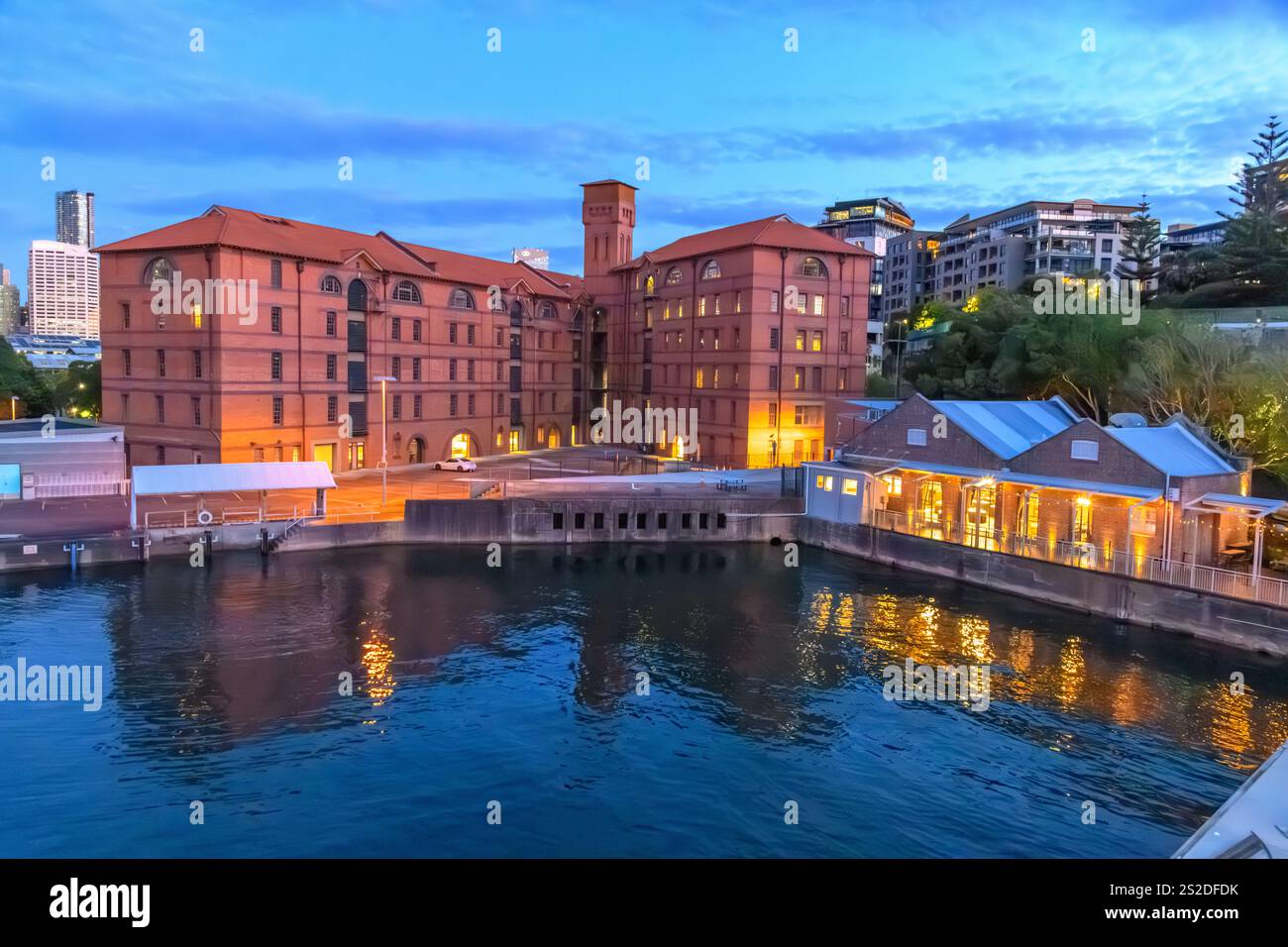 Google revy hi-res stock photography and images - Alamy