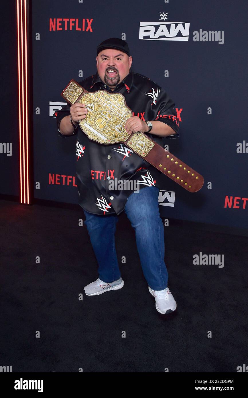 Gabriel Iglesias bei der Premiere der Wrestling Show WWE Monday Night ...