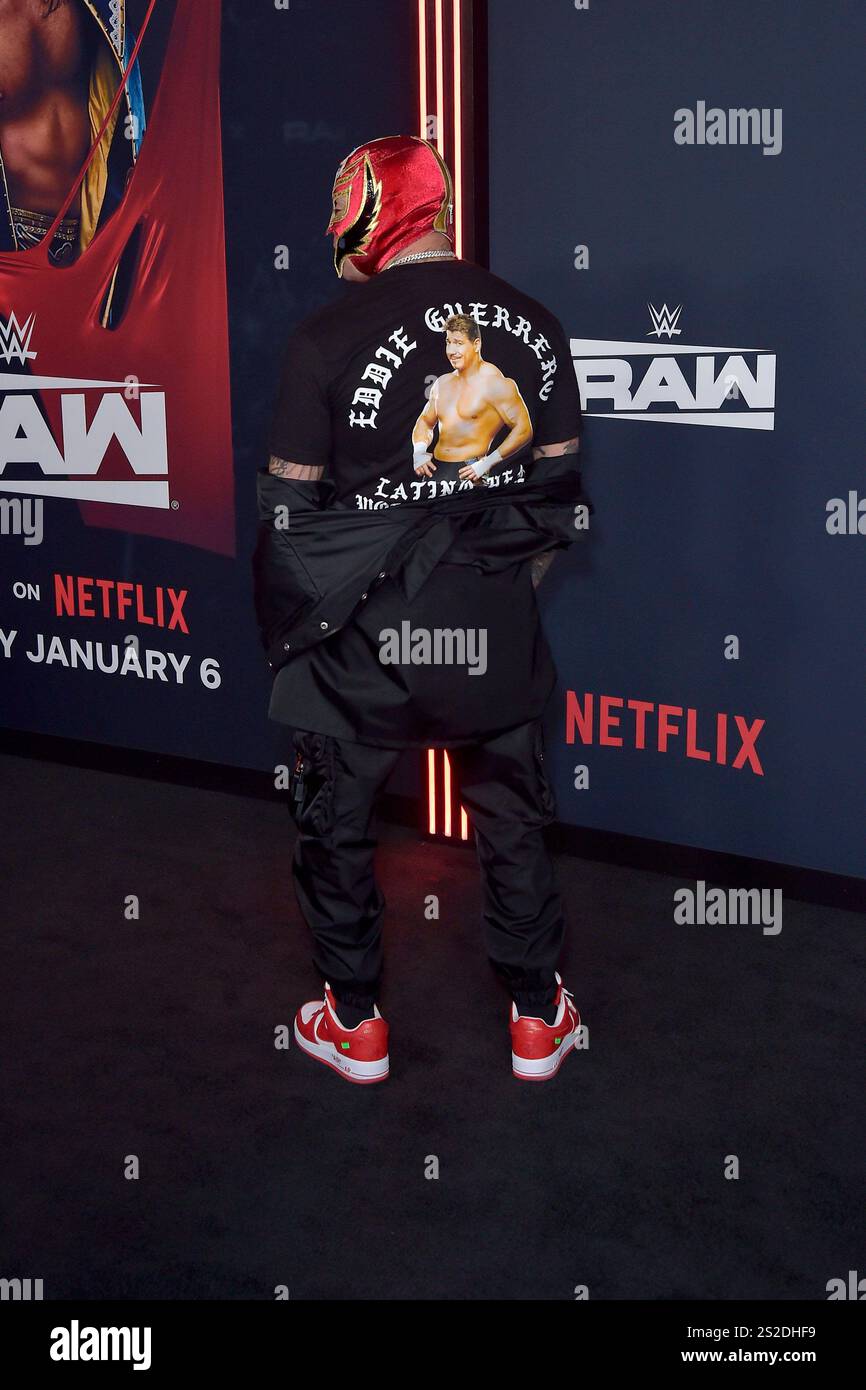 Rey Mysterio bei der Premiere der Wrestling Show WWE Monday Night RAW ...