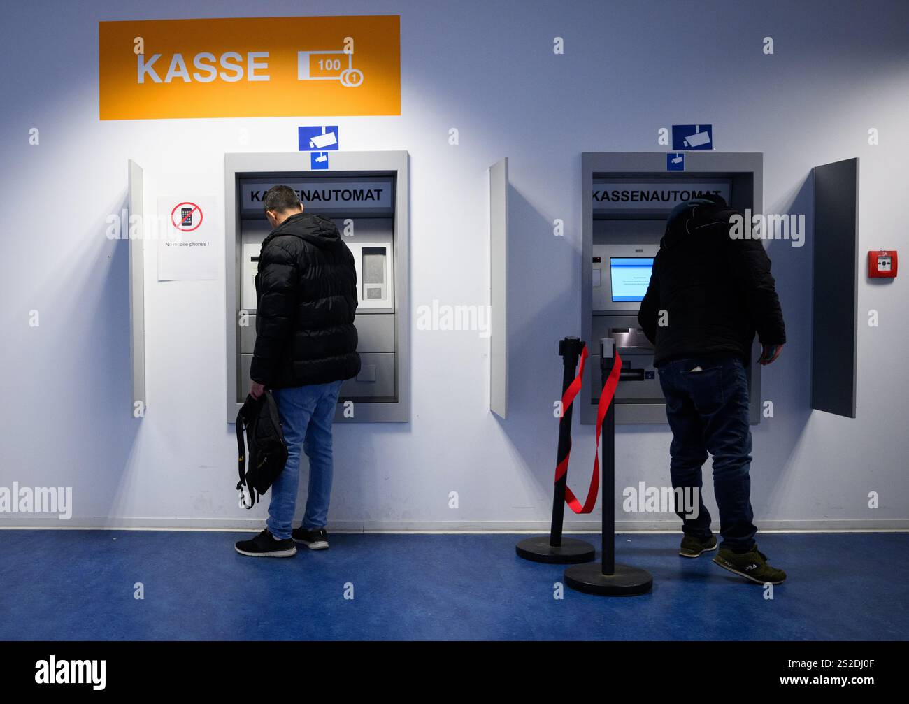 Berlin, Germany. 07th Jan, 2025. Visitors collect cash from cash ...
