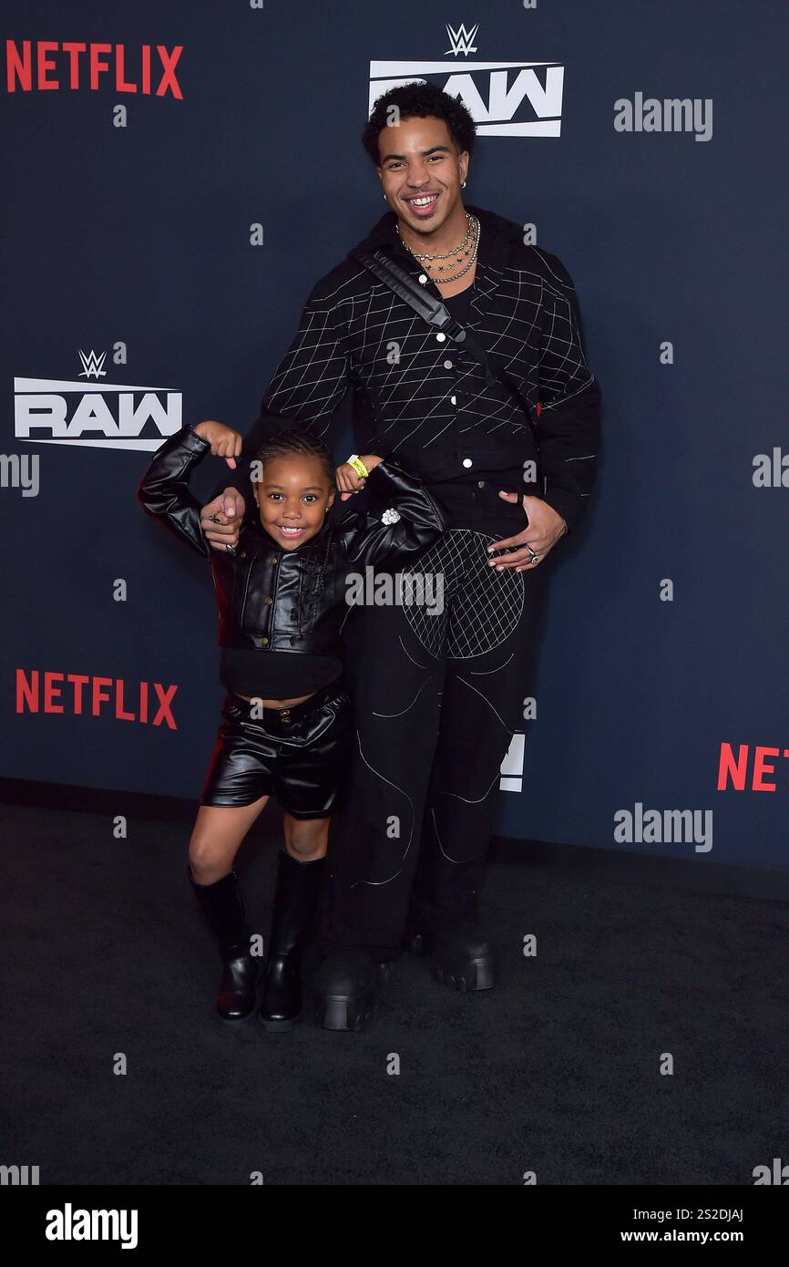 JaBria McCullum und LaRon Hines bei der Premiere der Wrestling Show 'WWE Monday Night RAW' auf ...