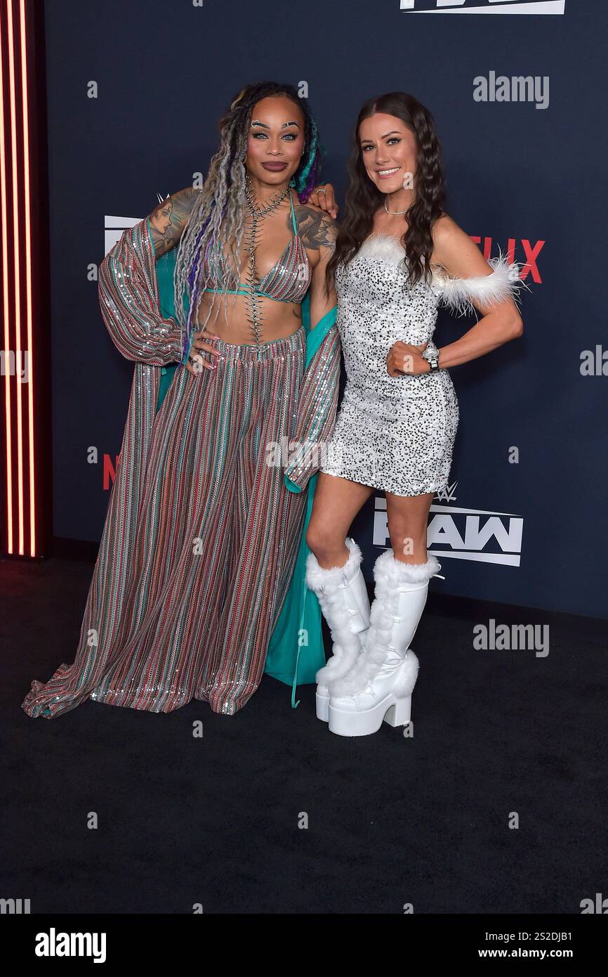 Kayden Carter und Katana Chance bei der Premiere der Wrestling Show ...