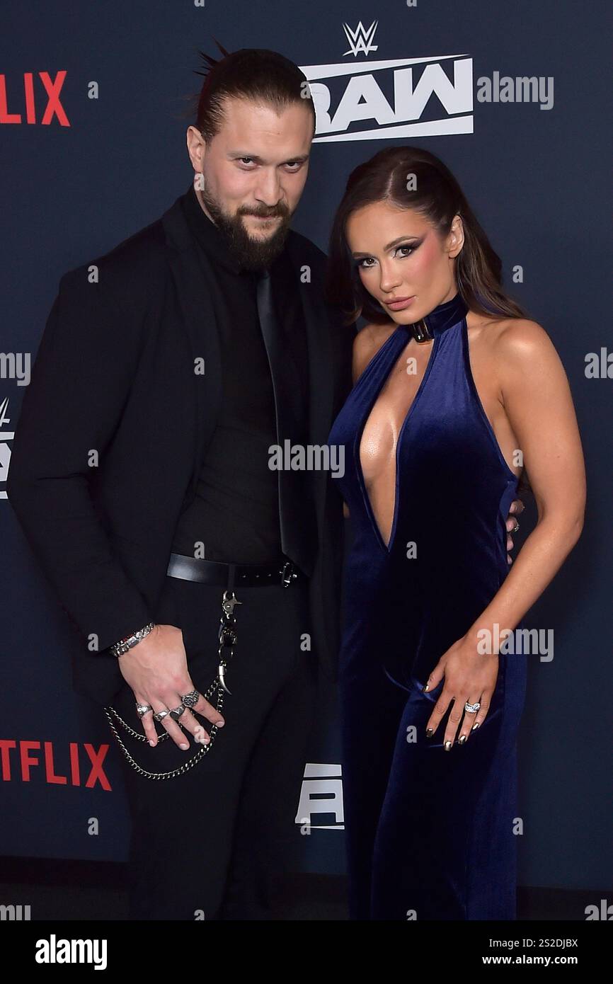 Karrion Kross und Scarlett Bordeaux bei der Premiere der Wrestling Show ...