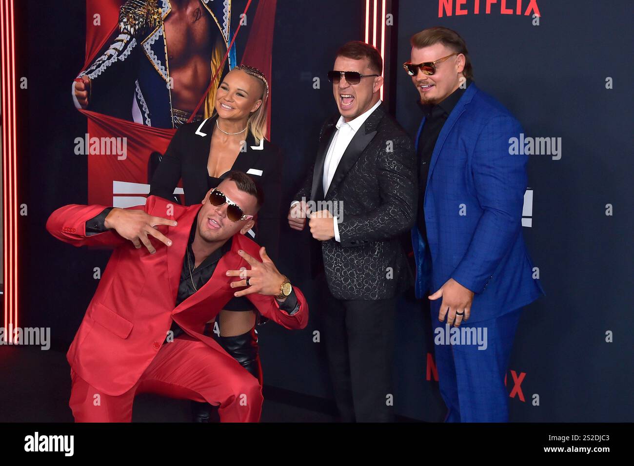 Julius Creed, Ivy Nile , Chad Gable und Brutus Creed bei der Premiere ...