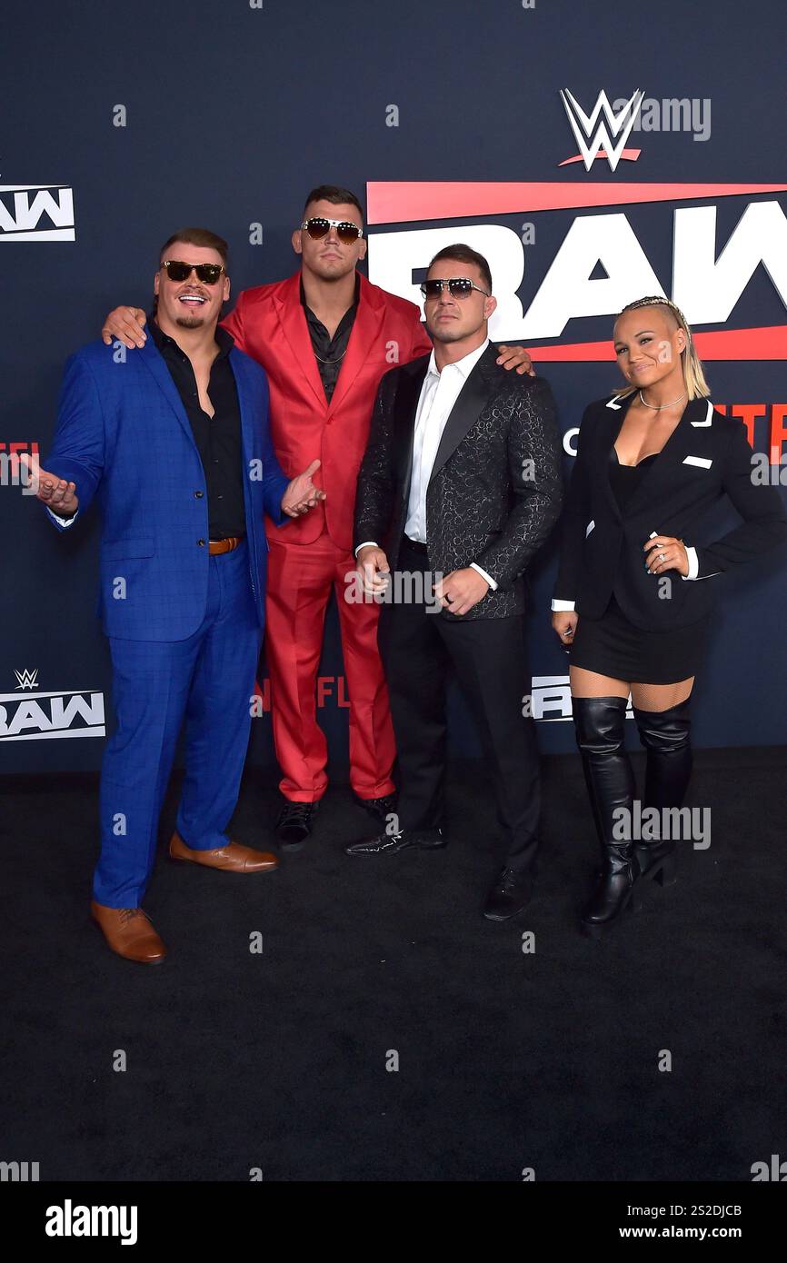Brutus Creed, Julius Creed, Chad Gable und Ivy Nile bei der Premiere ...