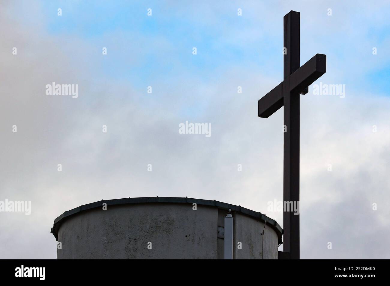 Das Kreuz auf der Auferstehungskirche, Evangelische Kirchengemeinde ...