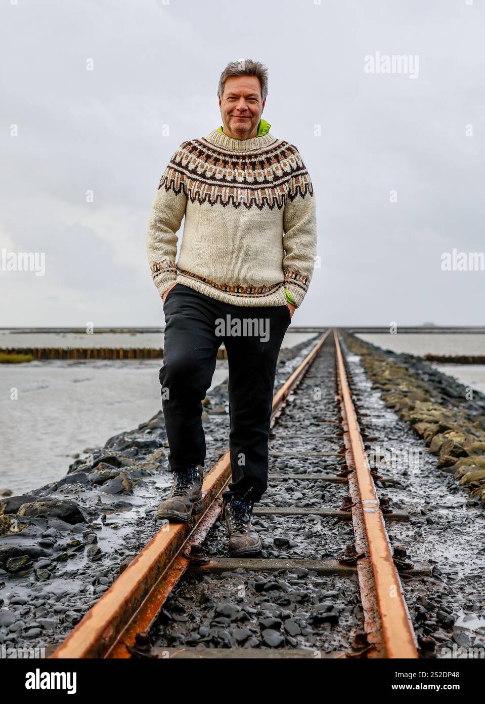 07 January 2025, Schleswig-Holstein, Reußenköge: Robert Habeck ...