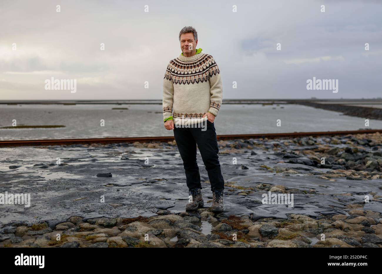 07 January 2025, Schleswig-Holstein, Reußenköge: Robert Habeck ...
