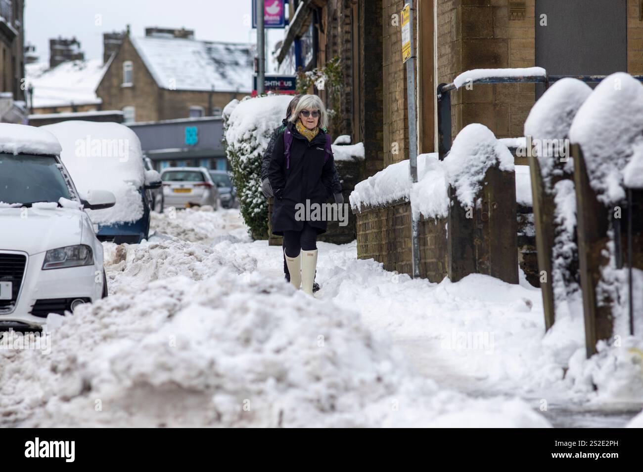 West Yorkshire, UK. 7th Jan, 2025. UK Weather. Winter snow in and ...