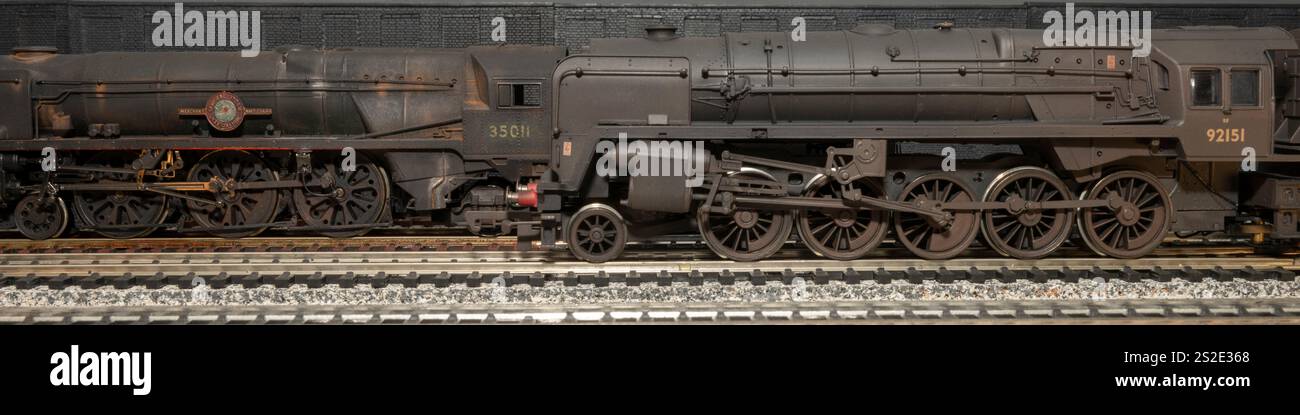 Detailed and weathered Hornby 00 gauge model of BR Class 9F Locomotive ...