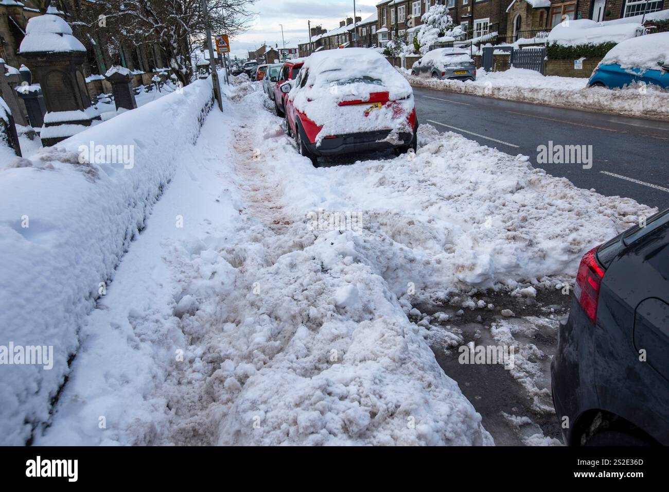 West Yorkshire, UK. 7th Jan, 2025. UK Weather. Winter snow in and ...