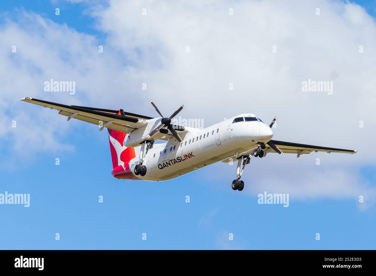 Qantas Bombardier DHC-8-315Q Stock Photo - Alamy