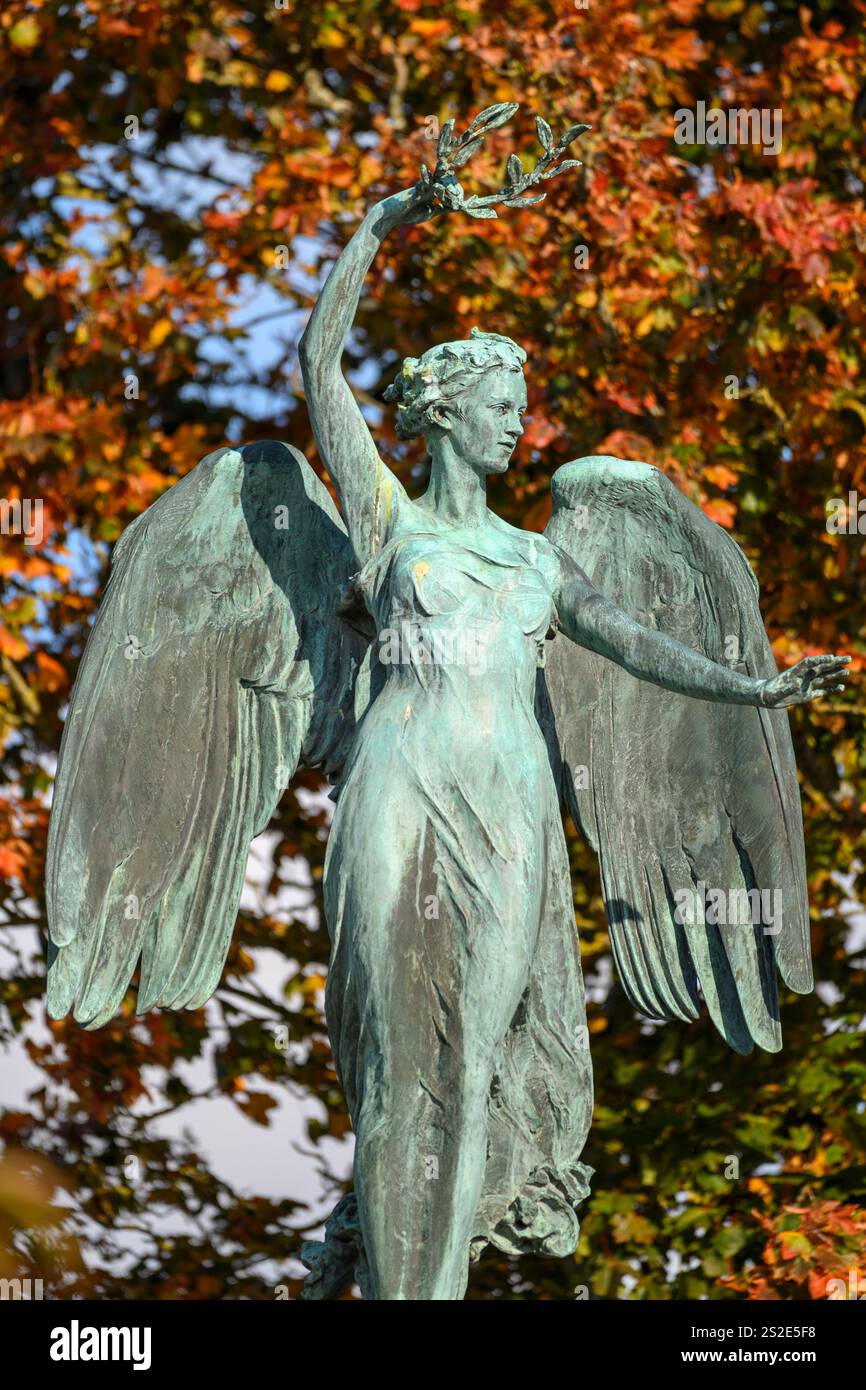 "Victory" sculpture on top of Montrose War Memorial, Montrose, Angus ...