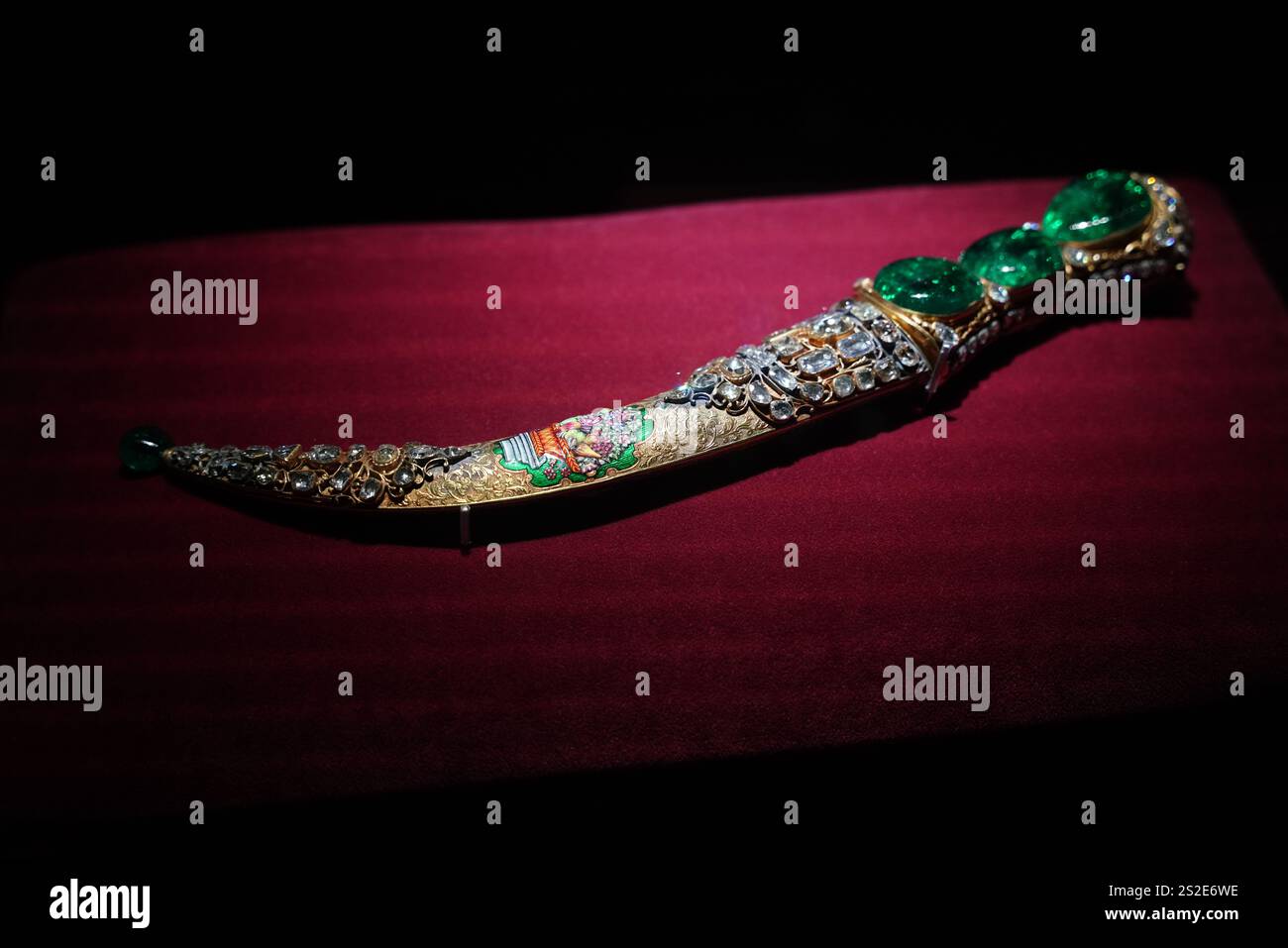 ISTANBUL, TURKIYE - JULY 20, 2024: Topkapi Dagger in Topkapi Palace ...