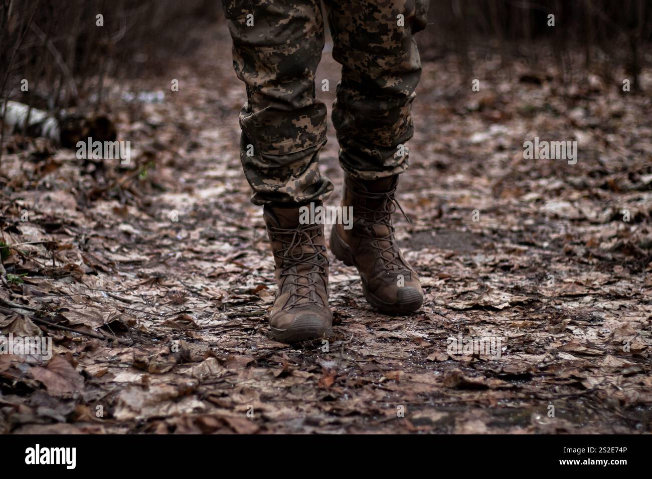 Military personnel in uniform hi-res stock photography and images - Alamy