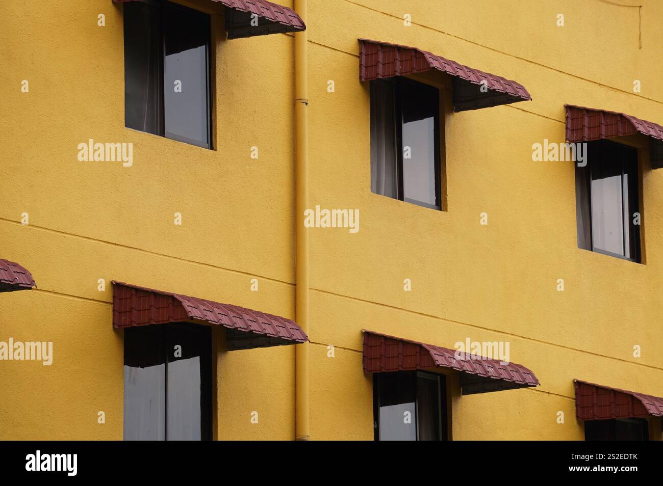 Yellow red contrast hi-res stock photography and images - Alamy