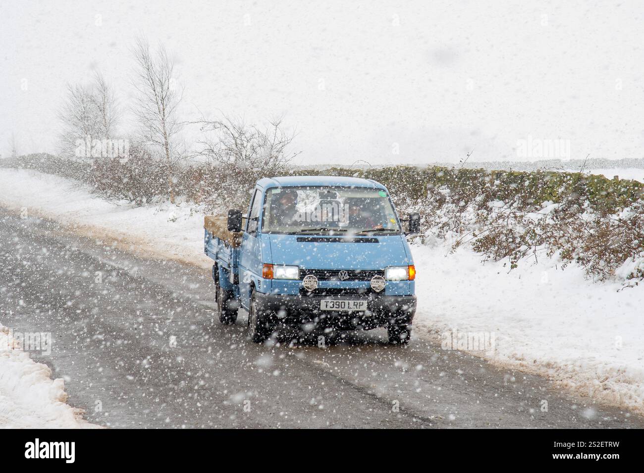 Honley, Holmfirth, Yorkshire, UK, 07 January 2025. Snow falling in ...