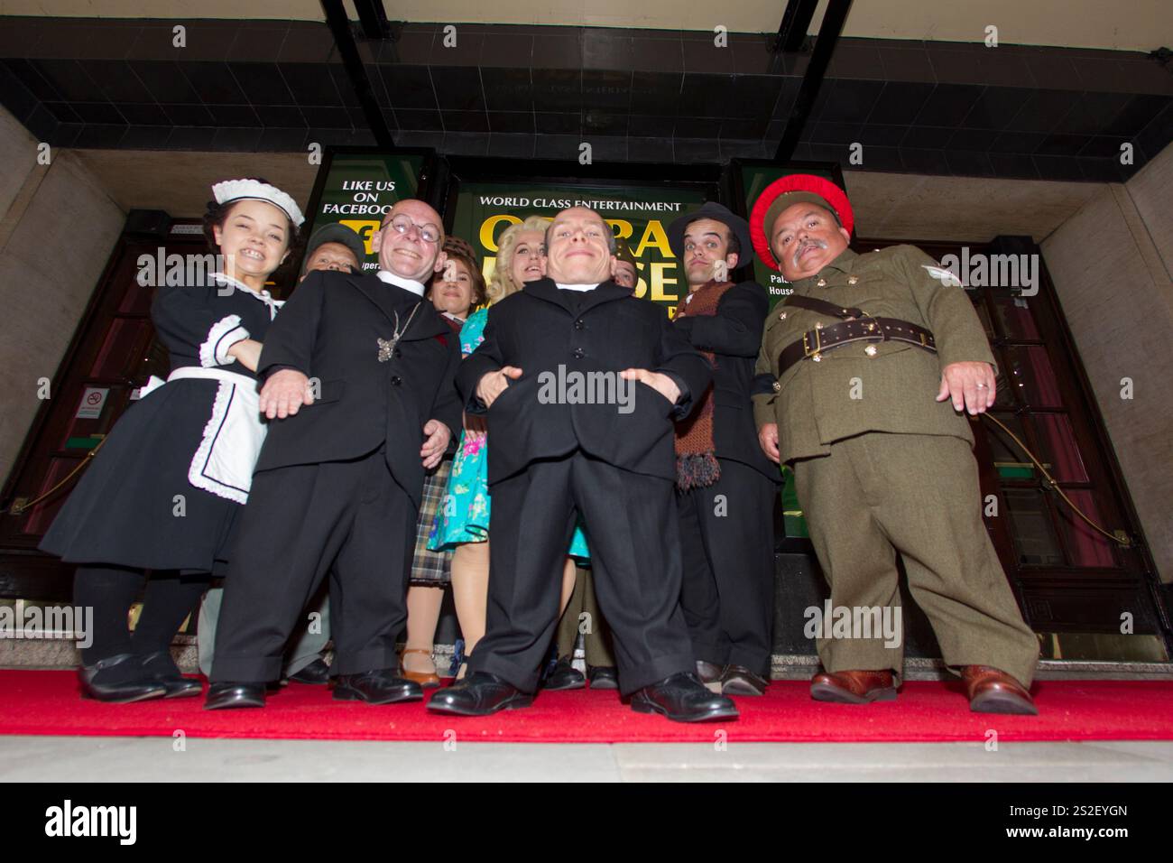 Warwick Davies and cast of "See How They Run" at the Opera House ...