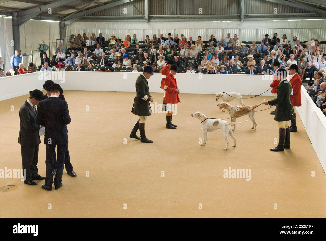 Judges dress code hi-res stock photography and images - Alamy