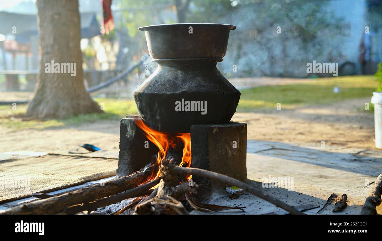 Traditional kitchen and fireplace hi-res stock photography and images ...