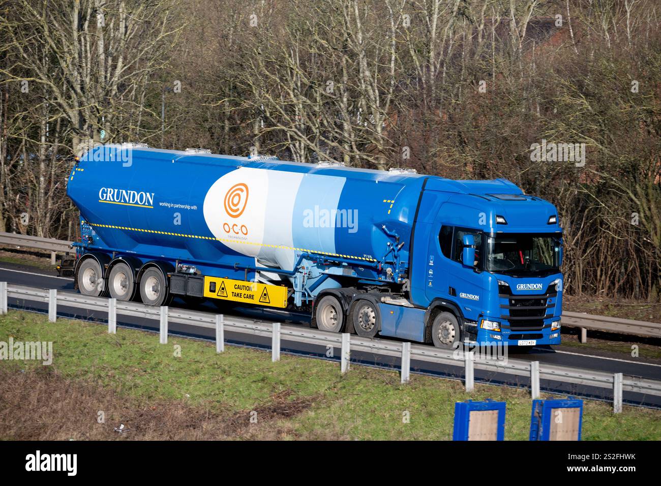 Grundon tanker lorry joining the M40 at Junction 15, Warwick ...