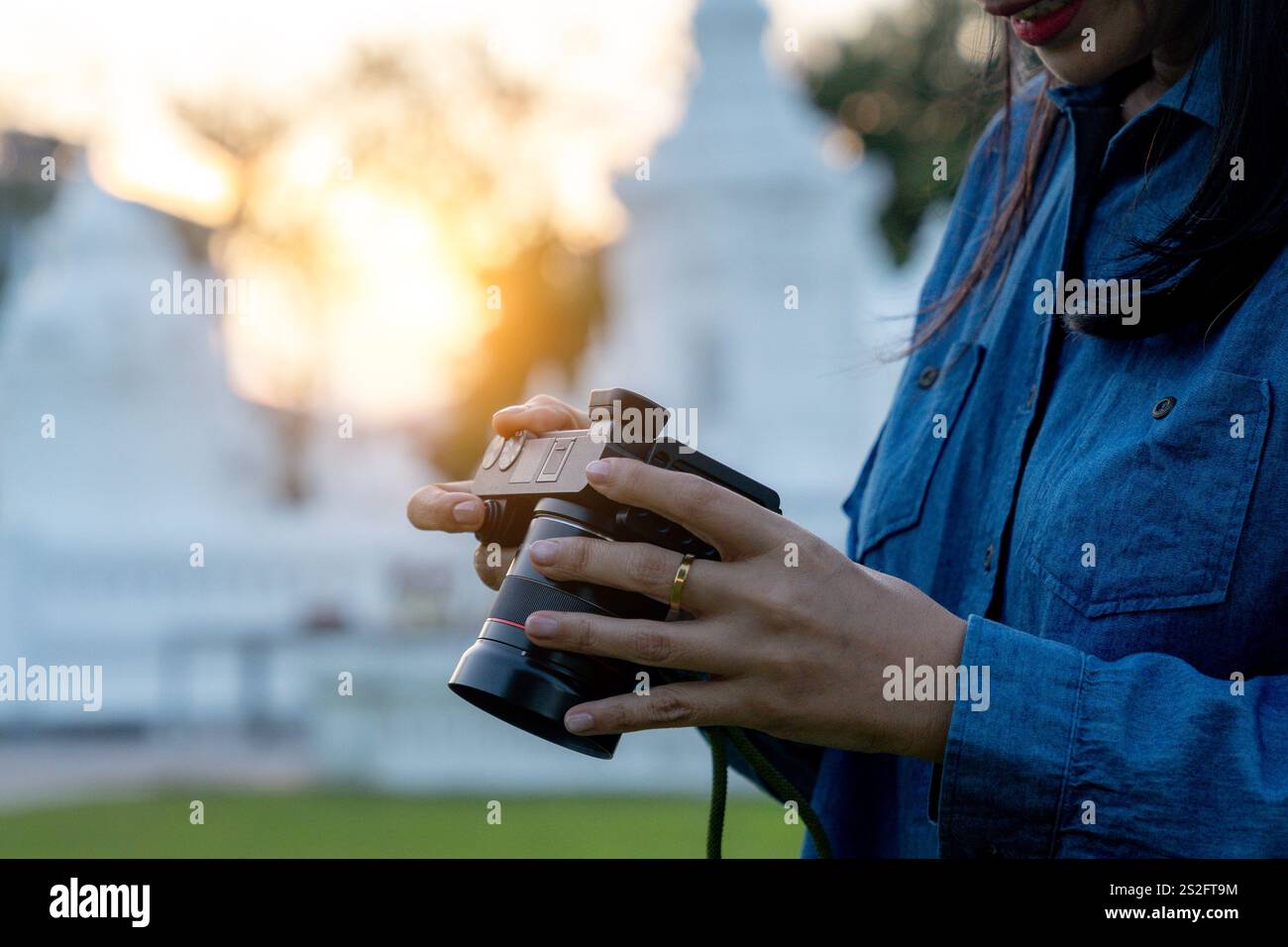 Female photographer photographic camera hi-res stock photography and ...