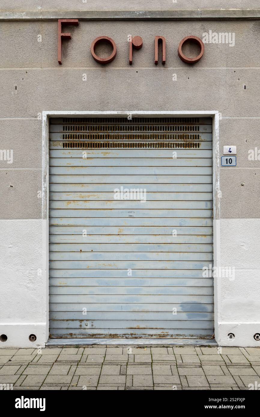 January 2025 people town hi-res stock photography and images - Alamy