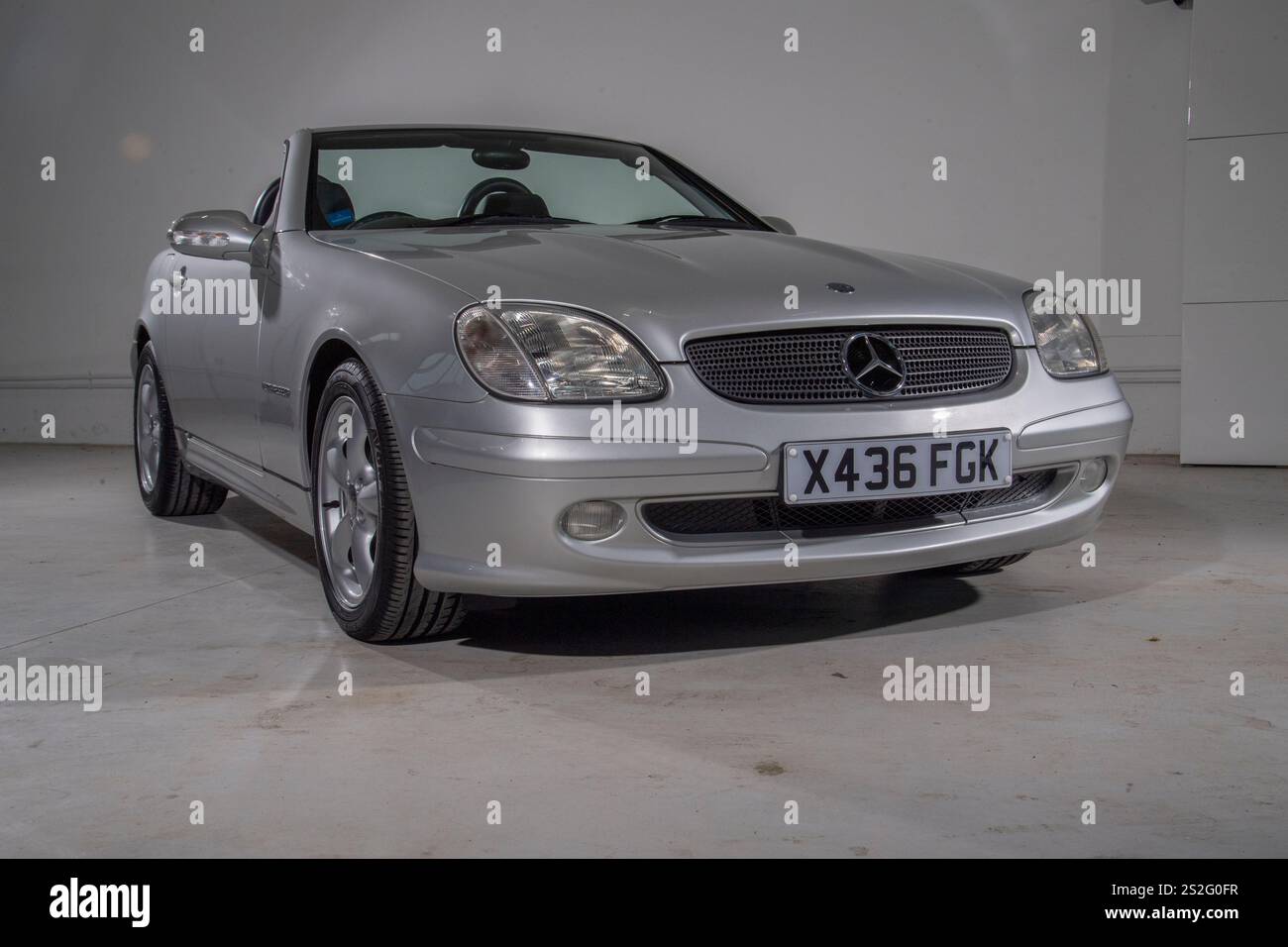 2000 Mercedes SLK 230 German folding hard top convertible sports car ...