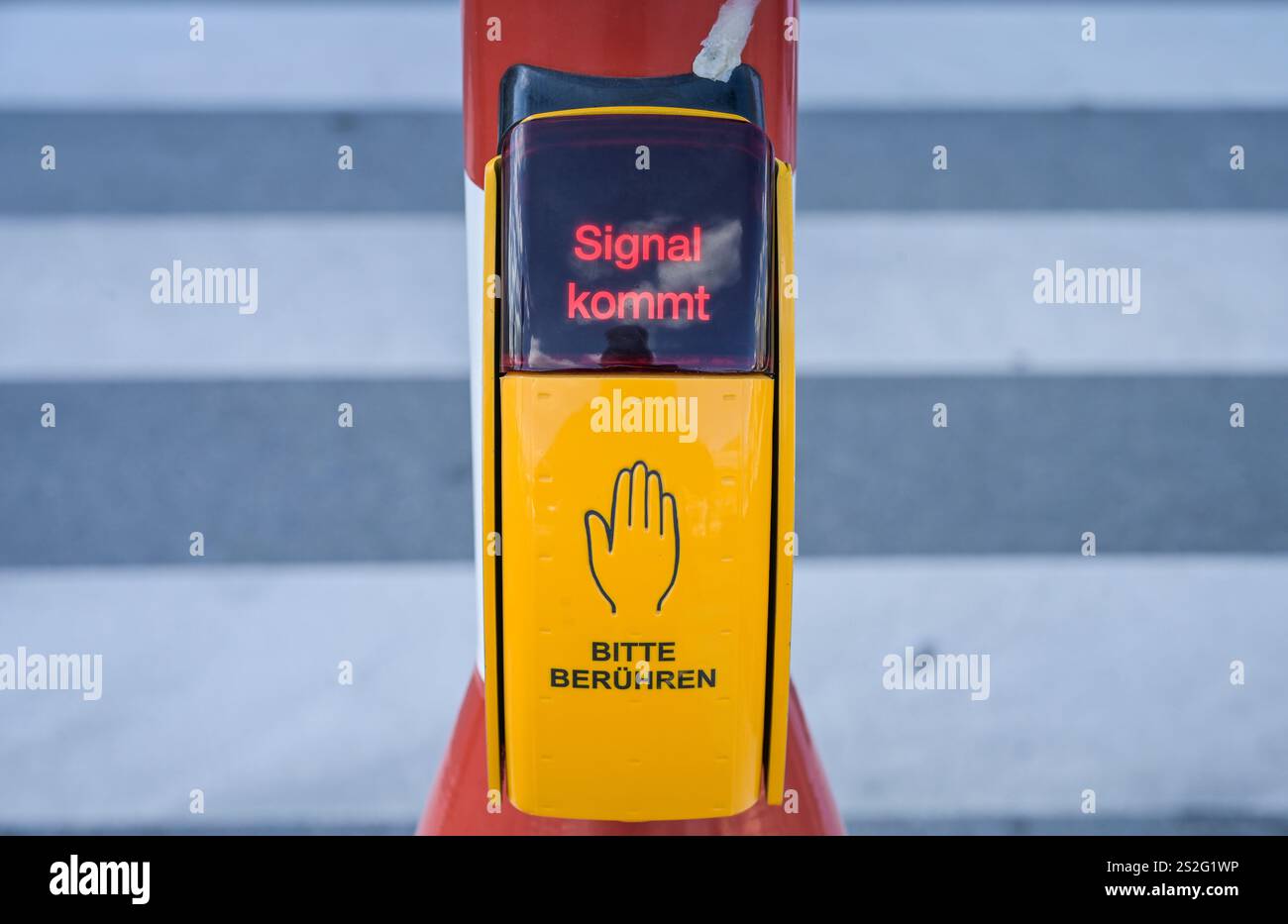 Zebrastreifen symbol hi-res stock photography and images - Alamy