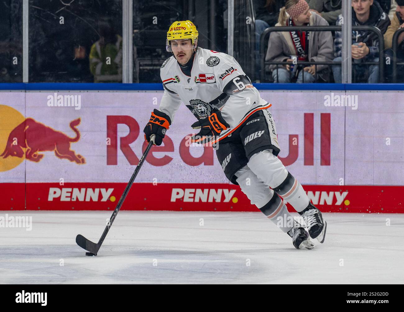 Kevin Maginot (Loewen Frankfurt, #6). GER, EHC Red Bull Muenchen vs ...
