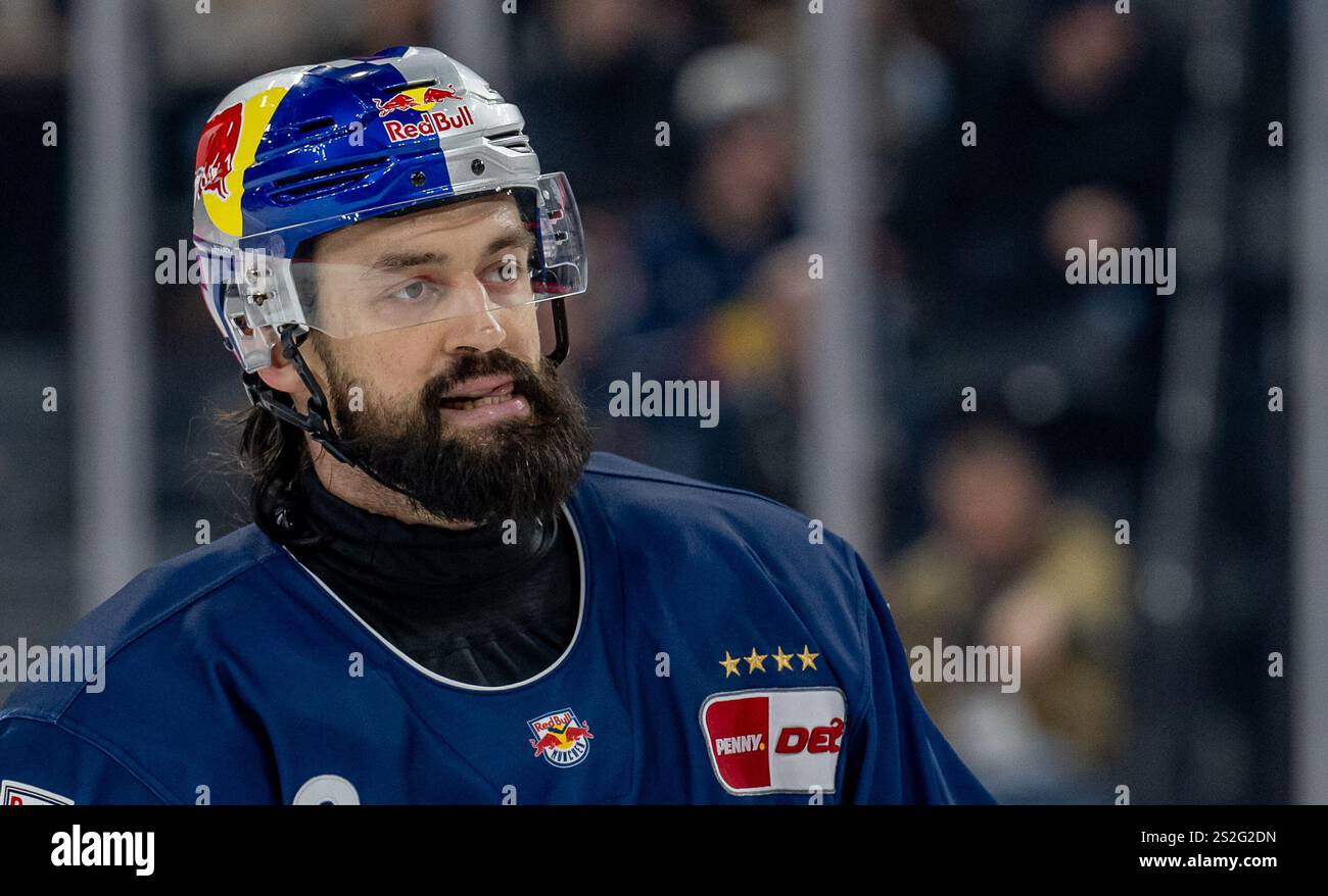 Dominik Bittner (EHC Red Bull Muenchen, #3) / Portrait / Portraet. GER ...