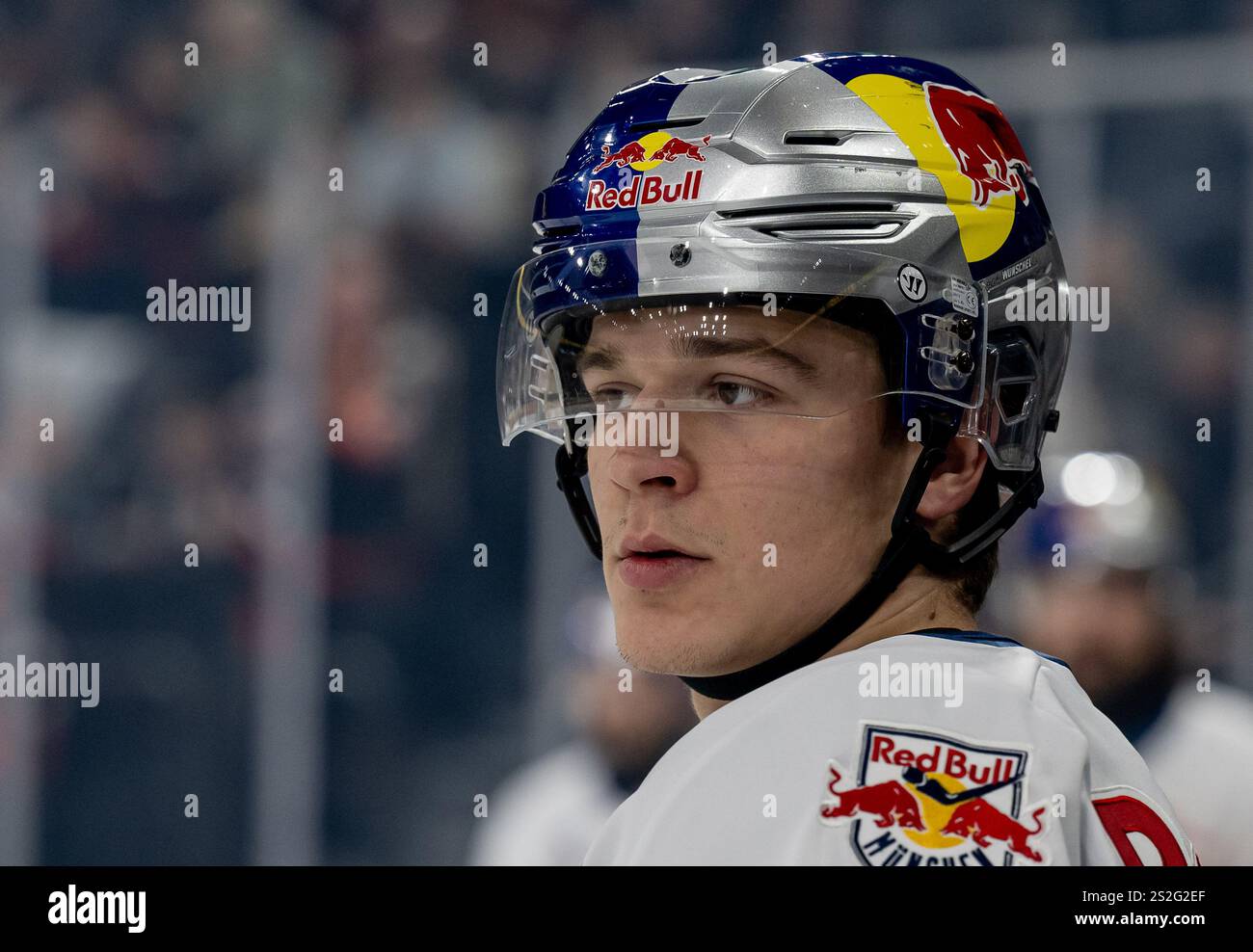 Nick Maul (EHC Red Bull Muenchen, #14) / Portrait / Portraet. GER, EHC Red Bull Muenchen vs ...