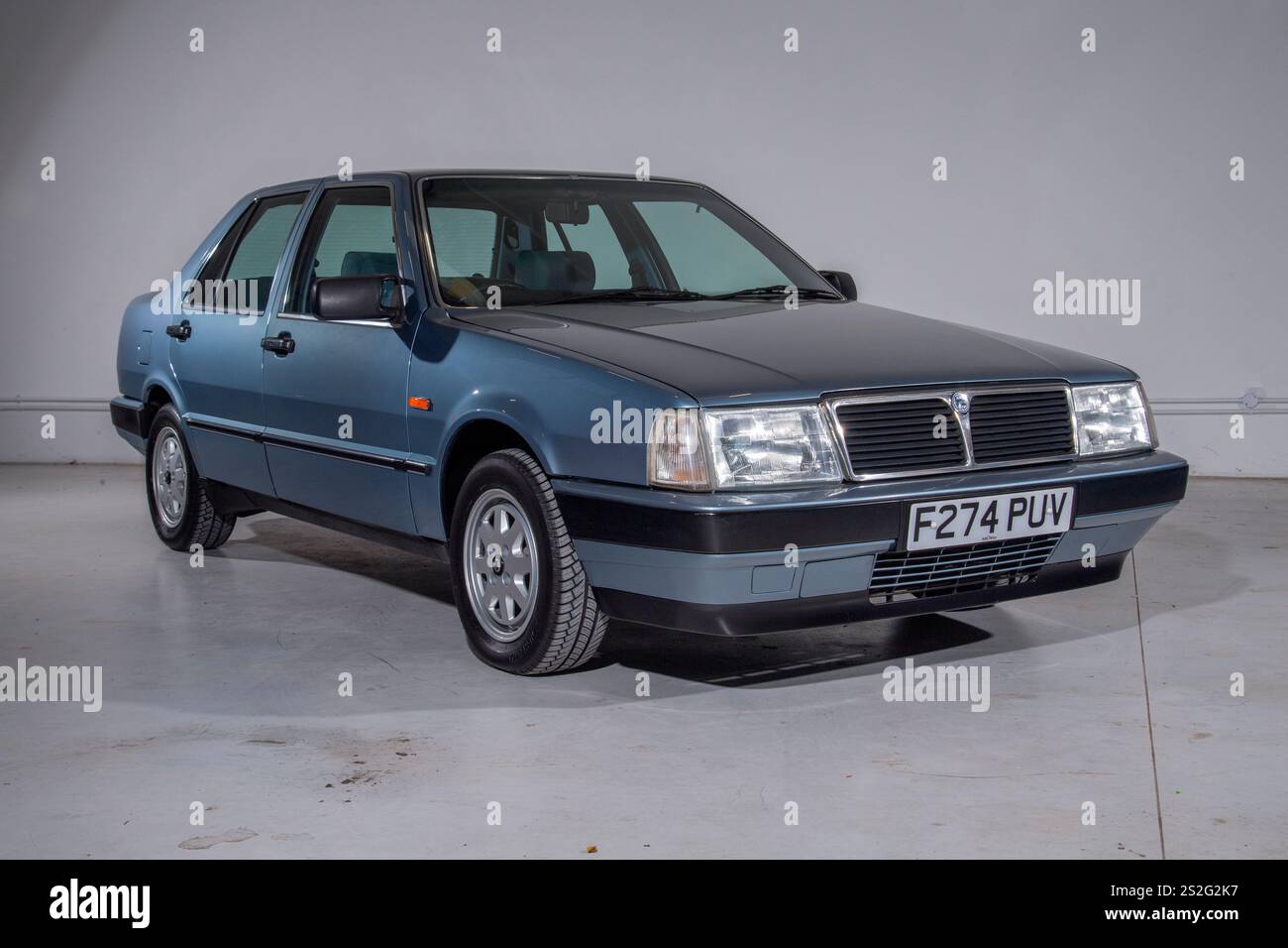 1987 Lancia Thema ie Italian luxury saloon car Stock Photo - Alamy