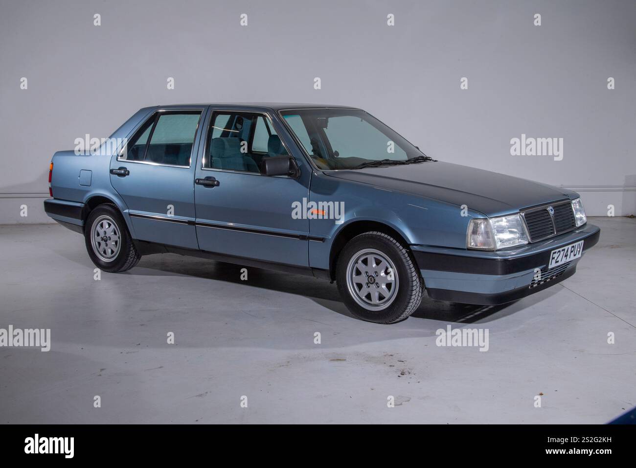 1987 Lancia Thema ie Italian luxury saloon car Stock Photo - Alamy