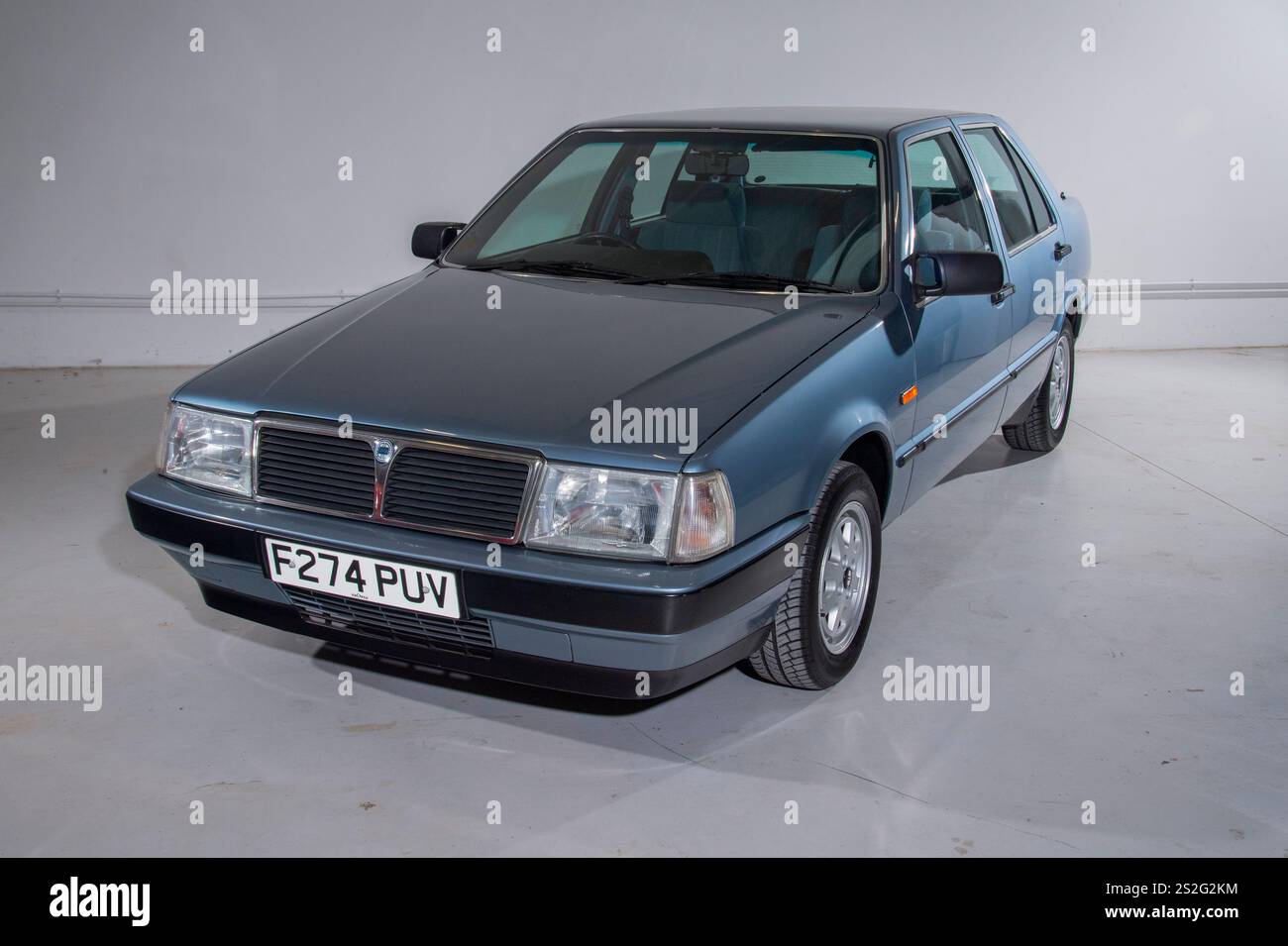 1987 Lancia Thema ie Italian luxury saloon car Stock Photo - Alamy