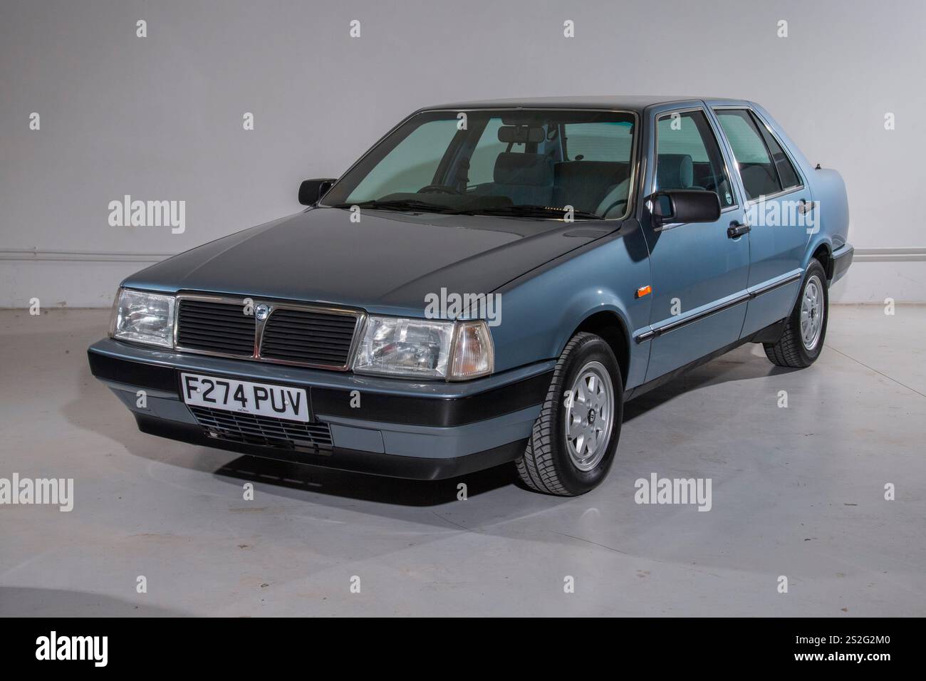 1987 Lancia Thema ie Italian luxury saloon car Stock Photo - Alamy