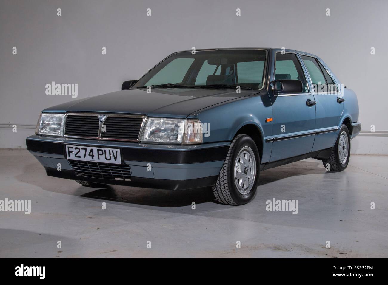 1987 Lancia Thema ie Italian luxury saloon car Stock Photo - Alamy