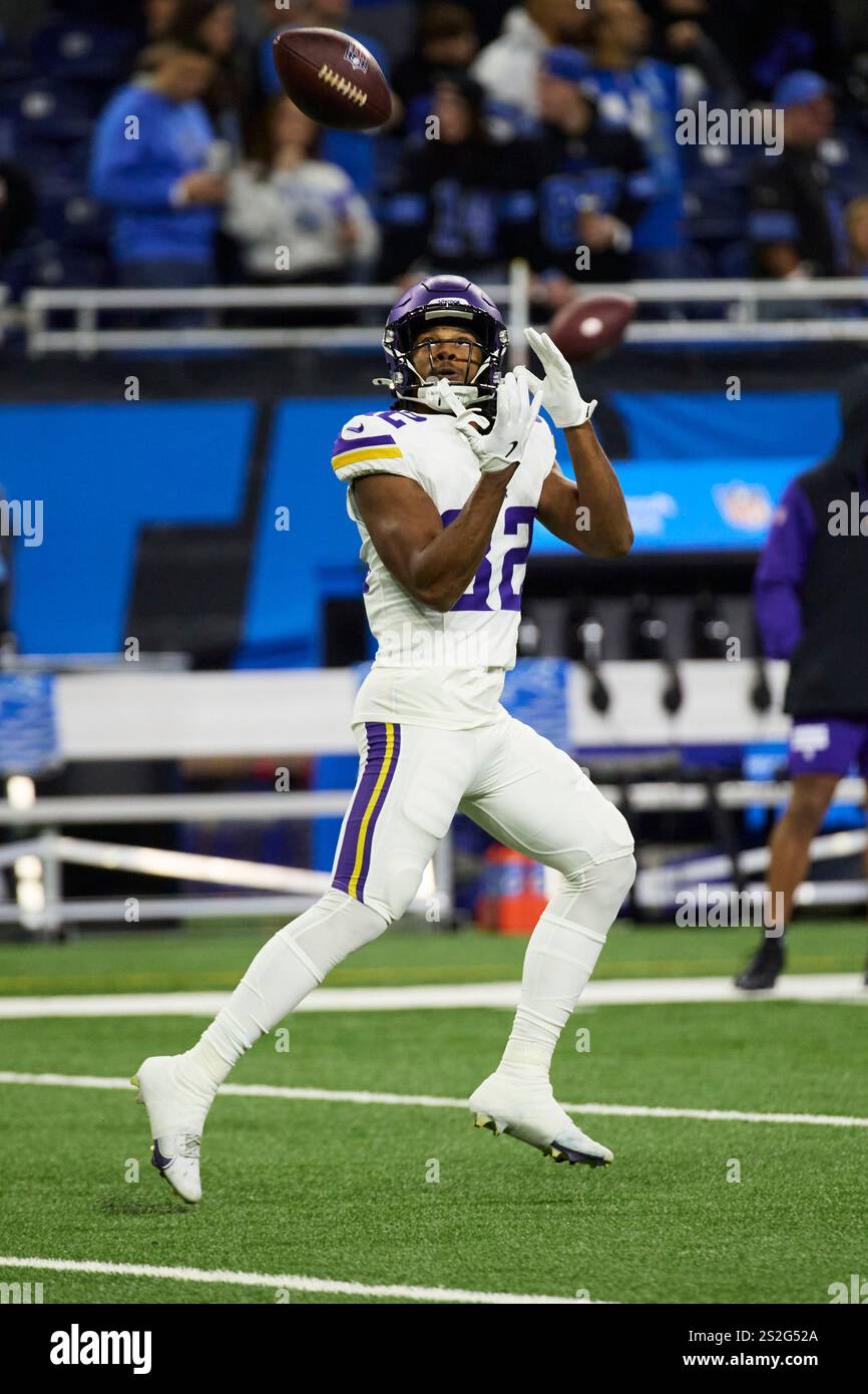 Minnesota Vikings running back Ty Chandler (32) warms up against the ...