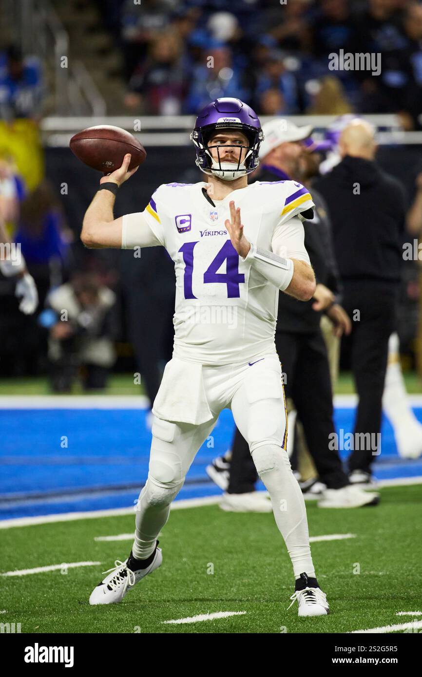 Minnesota Vikings quarterback Sam Darnold (14) warms up against the ...