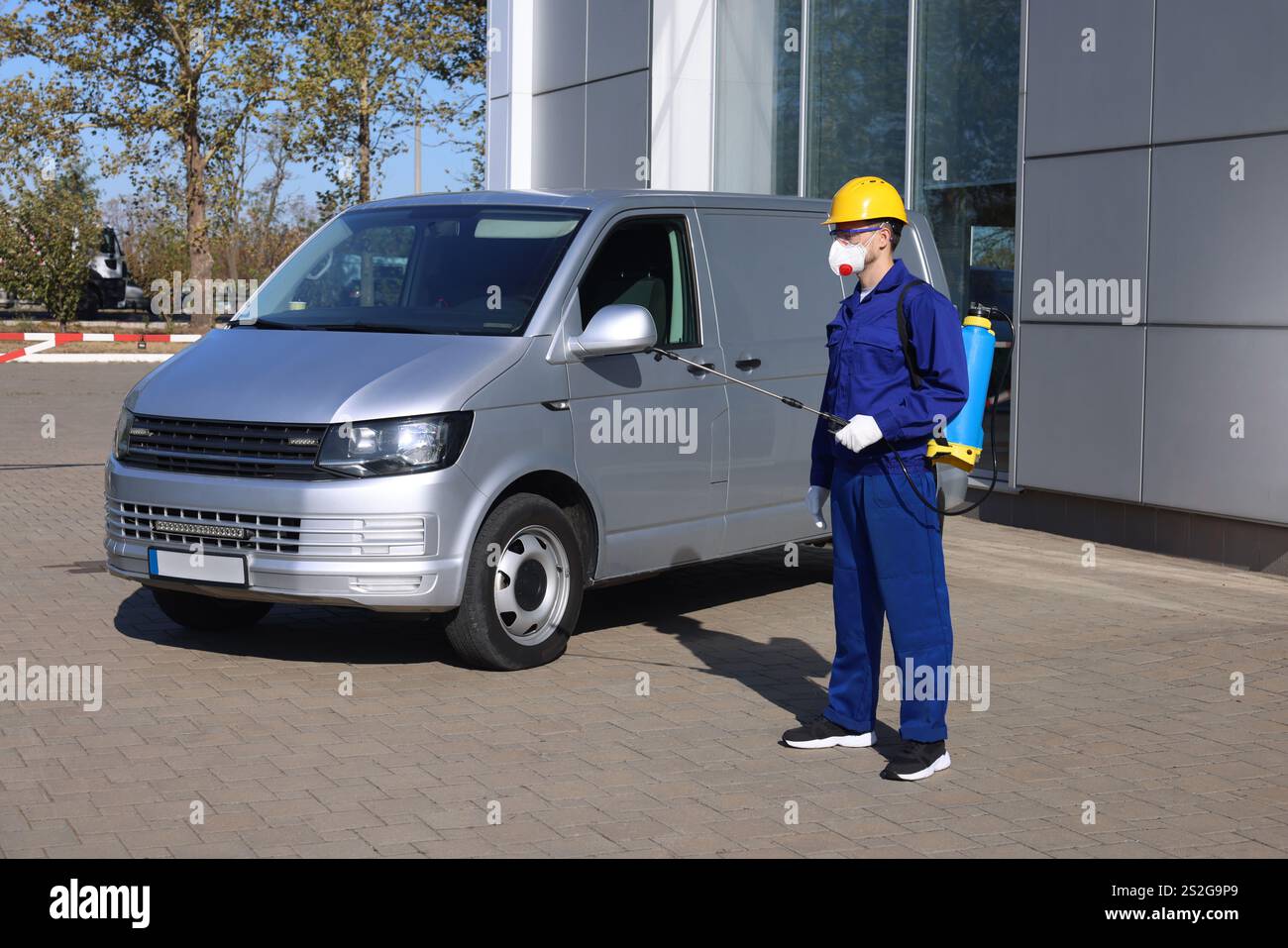 Pest control worker with spray tank outdoors Stock Photo - Alamy