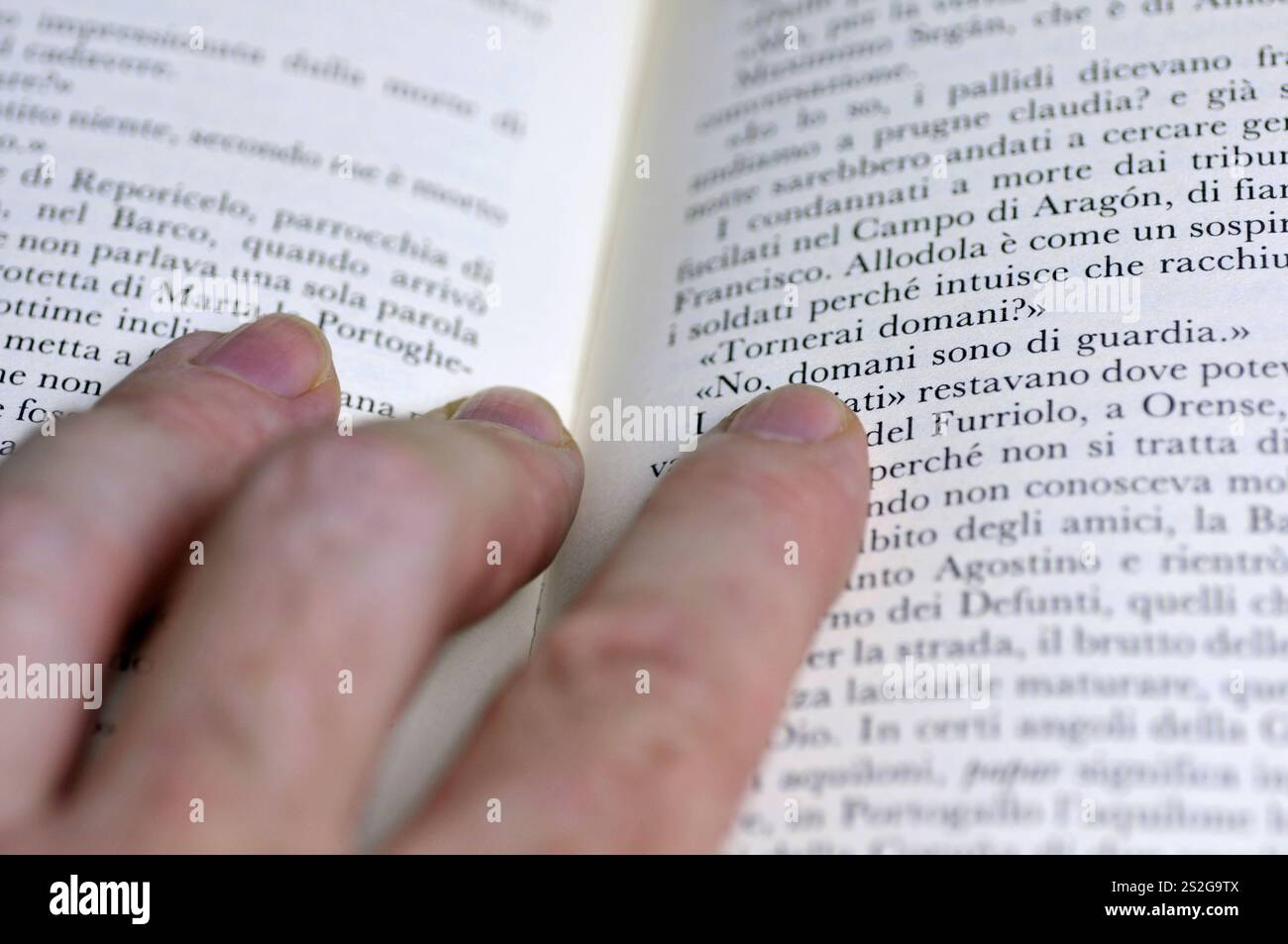 Holding up fingers hi-res stock photography and images - Alamy