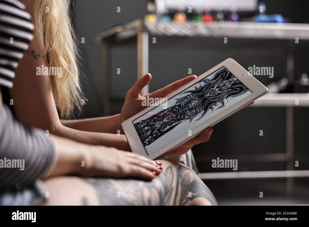 Tattoo artist showing tablet hi-res stock photography and images - Alamy