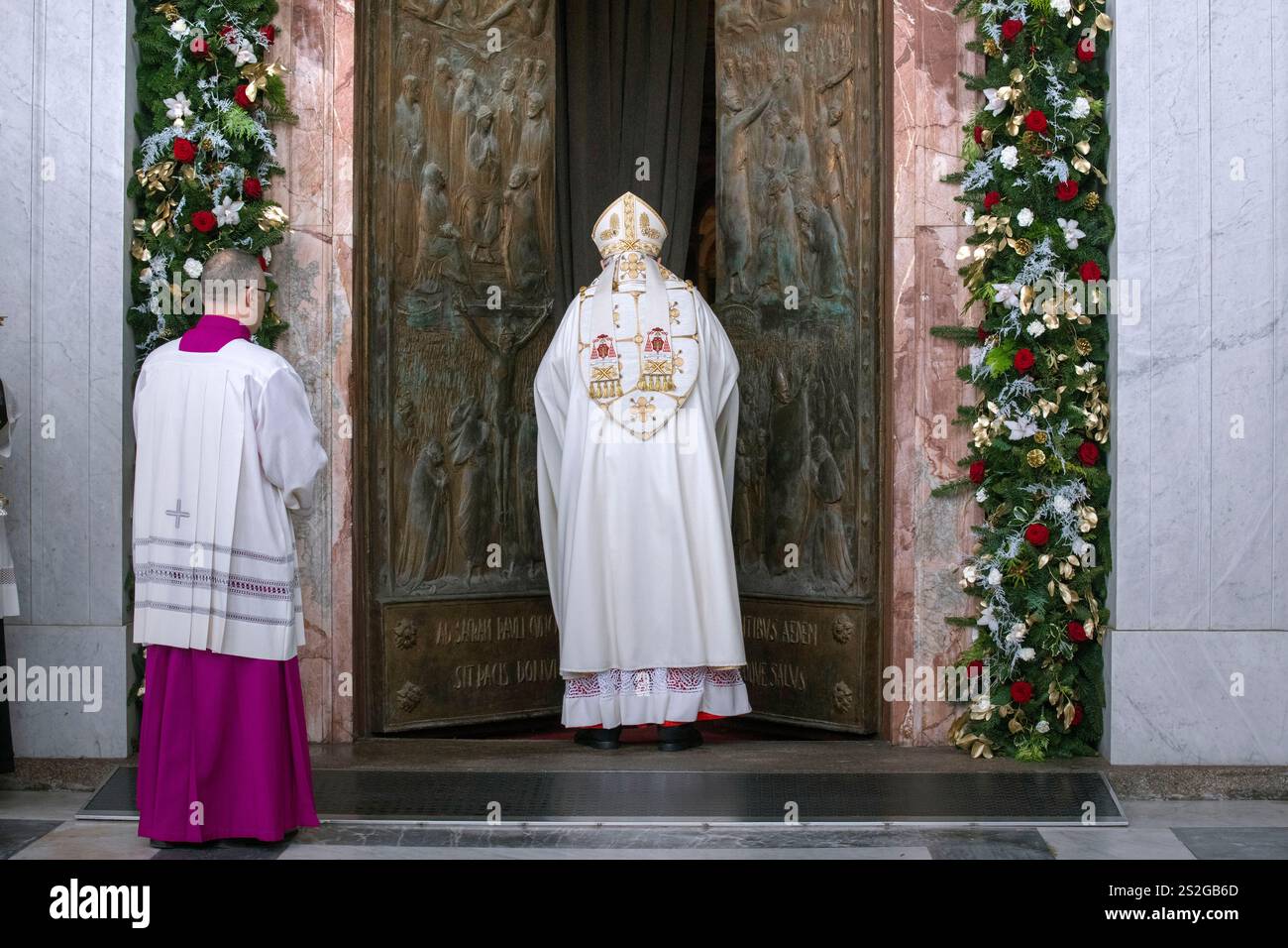 Vatican City State, Vatikanstadt. 05th Jan, 2025. Cardinal James Michael Harvey opens the last ...