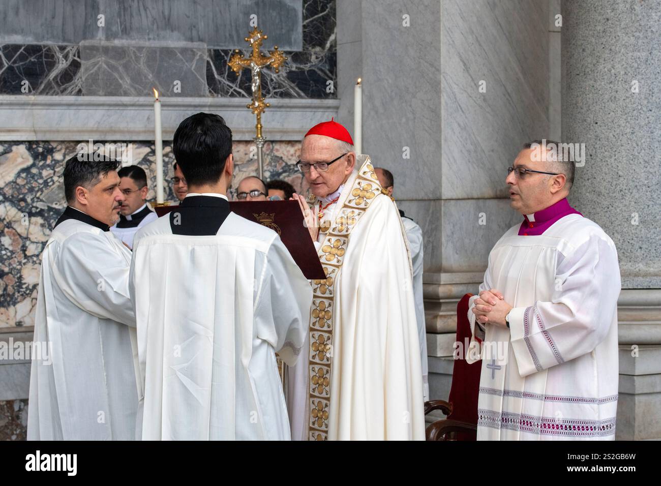 Vatican City State, Vatikanstadt. 05th Jan, 2025. Cardinal James Michael Harvey opens the last ...