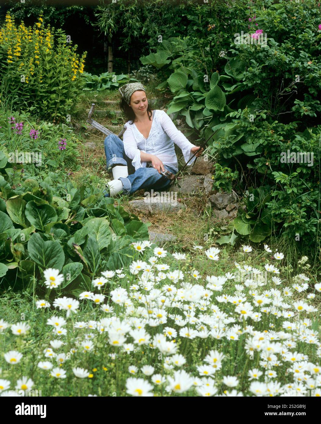 Stone work woman hi-res stock photography and images - Alamy