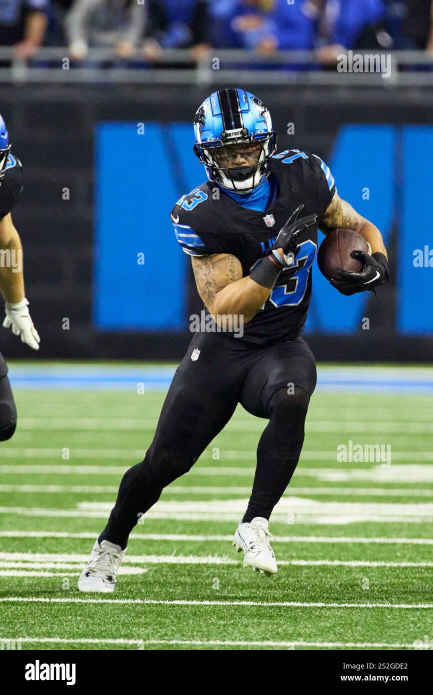 Detroit Lions running back Craig Reynolds (13) rushes against the ...
