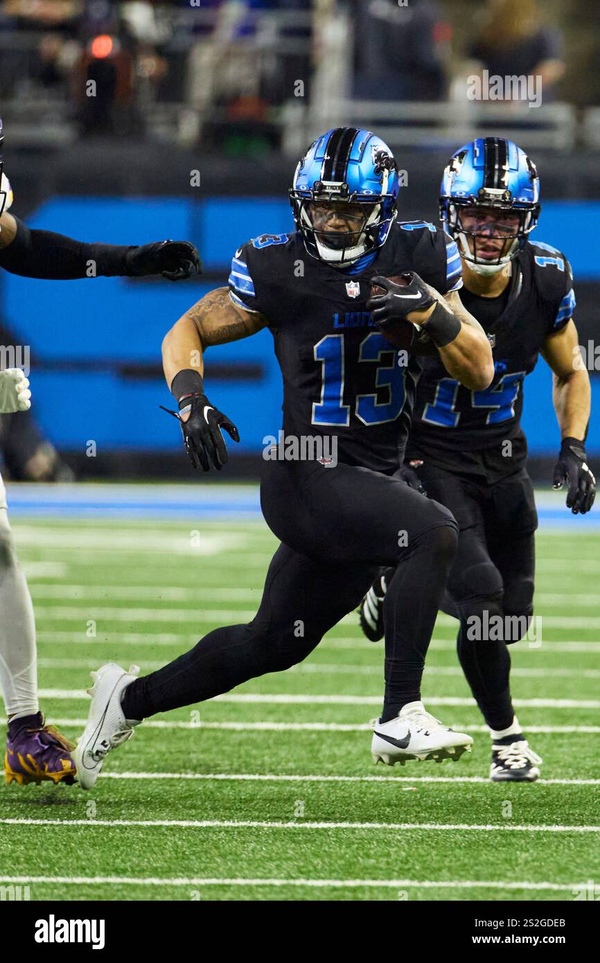 Detroit Lions running back Craig Reynolds (13) rushes against the ...