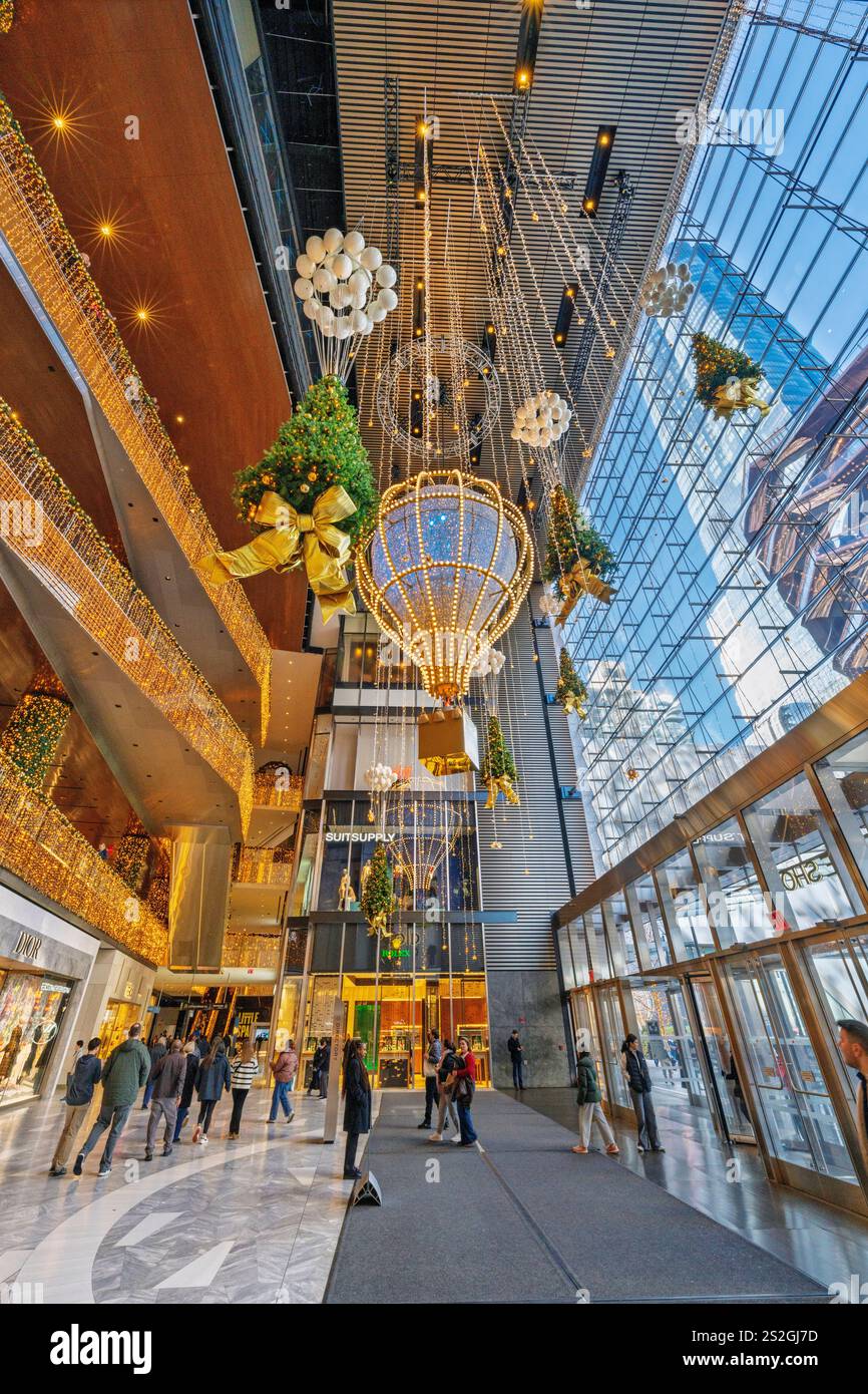 Hudson Yards Shopping Mall, and The Vessel decorated for christmas ...