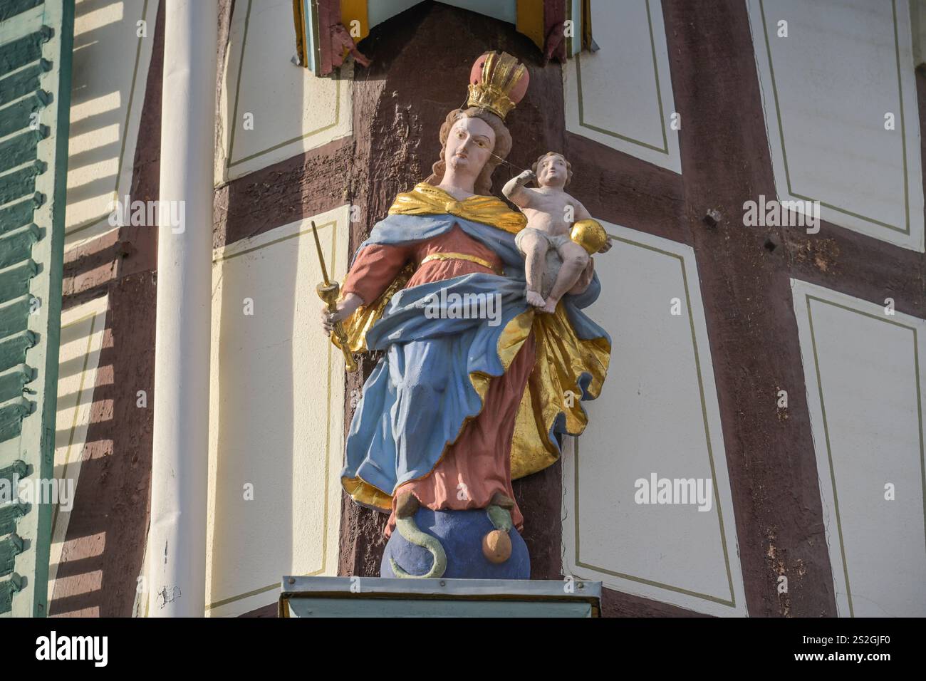 Marienfigur an Fachwerkhaus, Prälat-Werthmann-Straße, Geisenheim ...